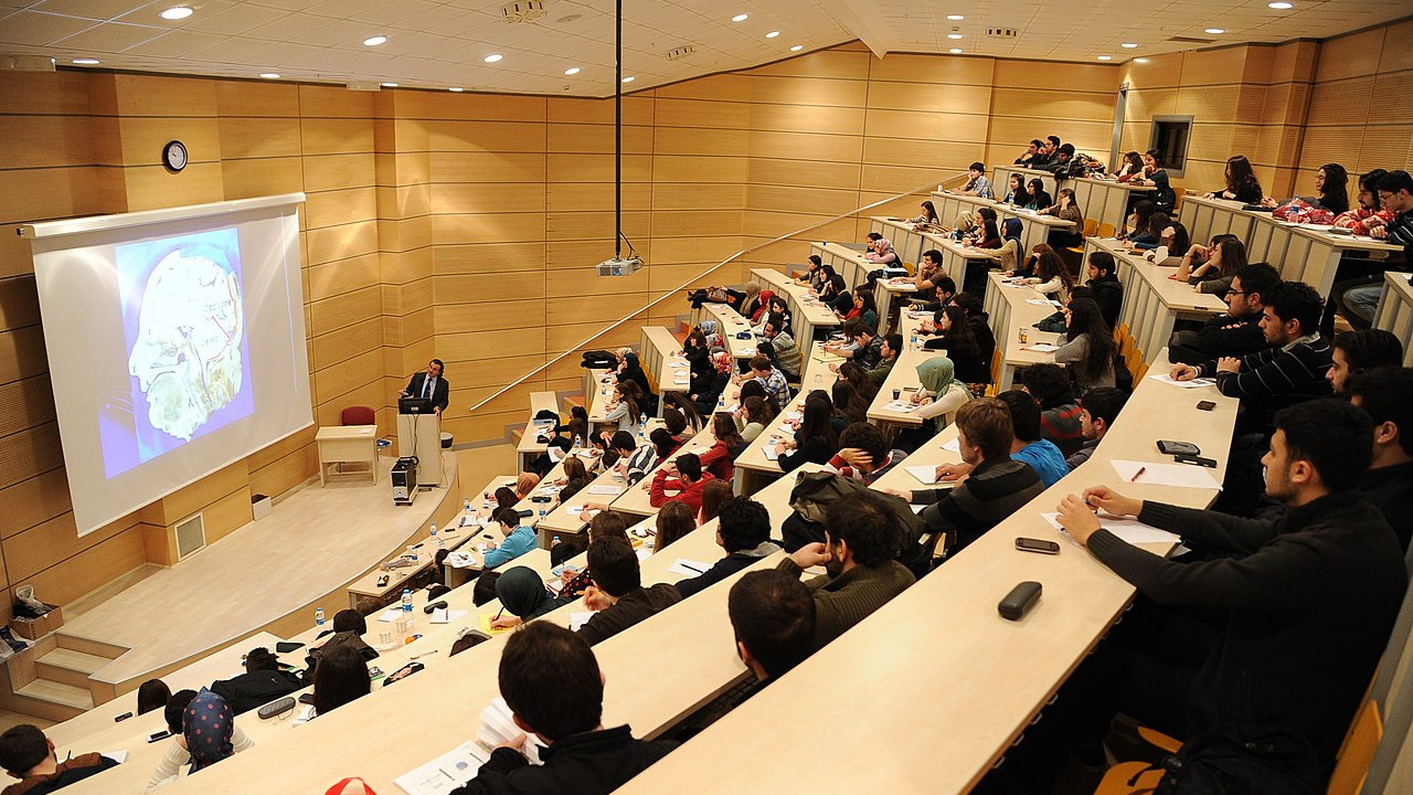 YÖK'ten "sınavsız ikinci üniversite" kapsamındaki 5 bölüme kayıtta yaş şartı - F5Haber